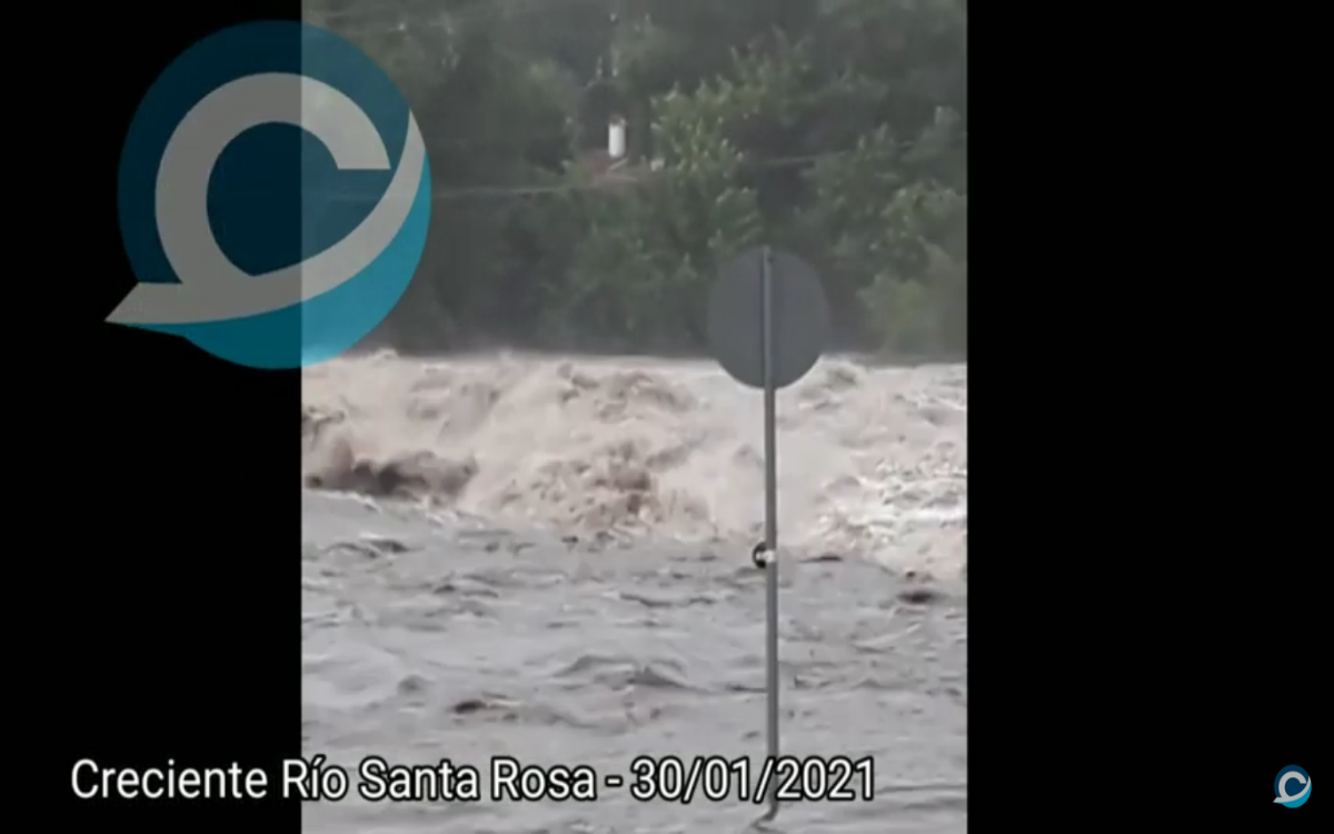 Video y fotos de la creciente de 3 metros del Río Santa Rosa